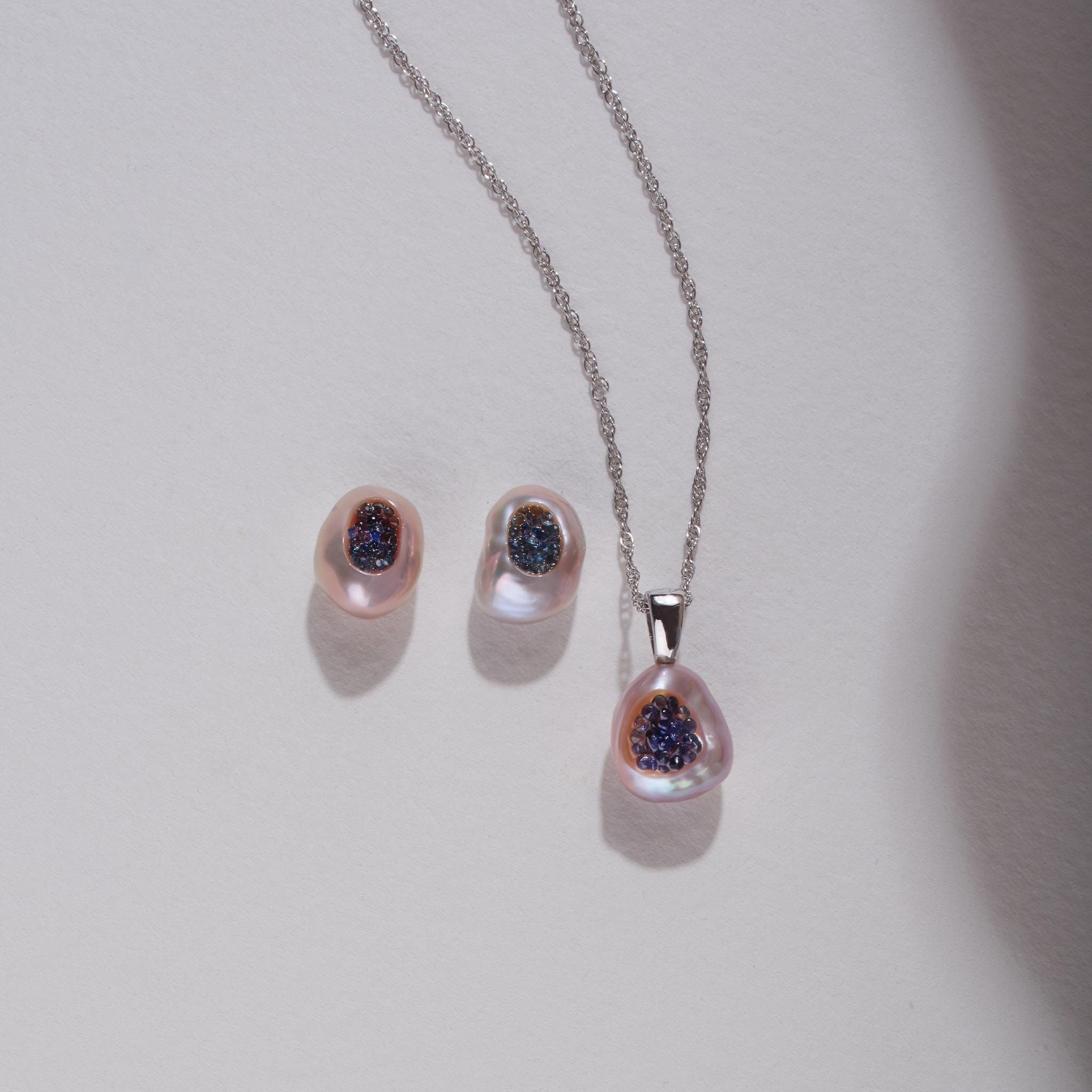 Piccolo Finestrino Collection Freshwater Pearl Pendant and Stud Earrin ...